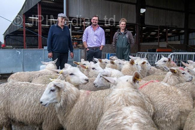 39598424-Callum Stark centre with Ian and Rachel Murdoch and EasyCare ...