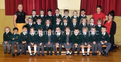 36902370-P1 pupils at Lurgan Model Primary School pictured with staff ...
