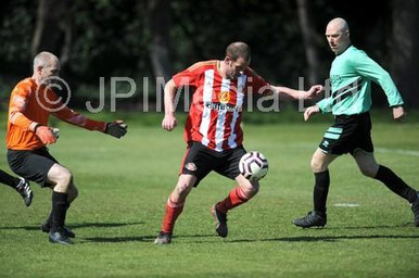 38943441-Sunderland and District over 40 s football between Sunderland ...