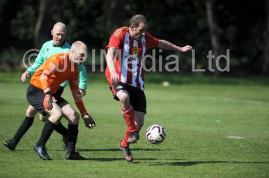 38943442-Sunderland and District over 40 s football between Sunderland ...