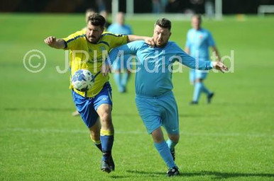 39096654-Sunderland & District Over 40 s Football between Washington ...