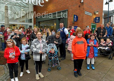 39610597-Children and parents gather at Foyleside Shopping Centre on ...