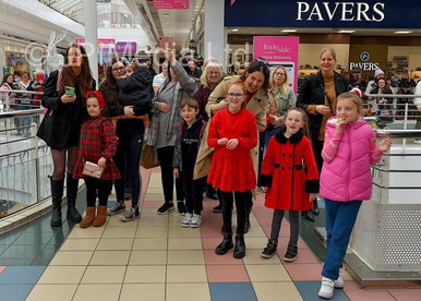 39610608-Children and parents gather at Foyleside Shopping Centre on ...