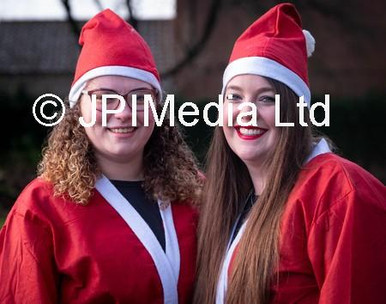 39300047-Pictures Martin Bostock. Galloways, Penwortham Santa Dash ...