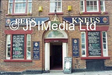 38893374-RETRO 1996 The popular town centre Bees Knees pub in 1996 ...
