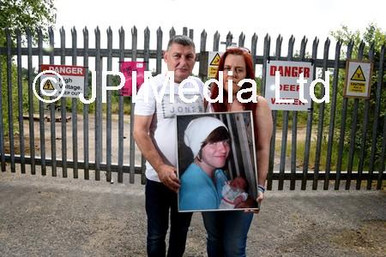 39036625-Photo Neil Cross; Rebecca and John Ramsay at the quarry where ...