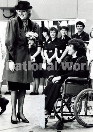 39545722-Princess Diana on a visit to Lodge Moor Hospital Spinal ...