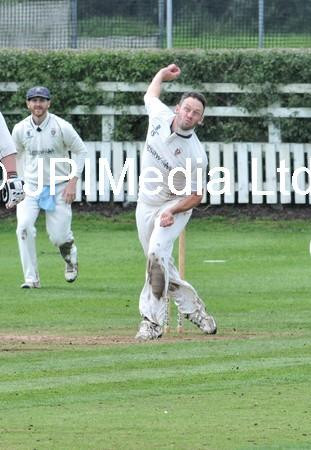 39068687-Picture by Julian Brown 15 09 18 Longridge bowler Ian Simpson ...