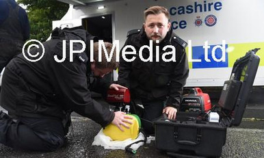 39156044-Photo Neil Cross; Rural crime roadshow at Tarleton - Officers ...