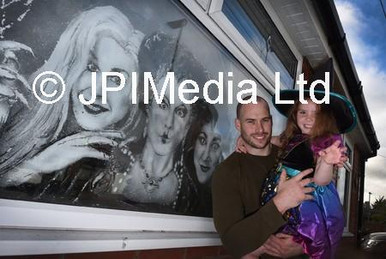39193212-WIGAN - 13-10-21 Snow Graffiti artist Scott Wilcock has ...