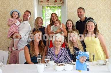 39519525-Edna Blott celebrated her 100th Birthday with all her family ...