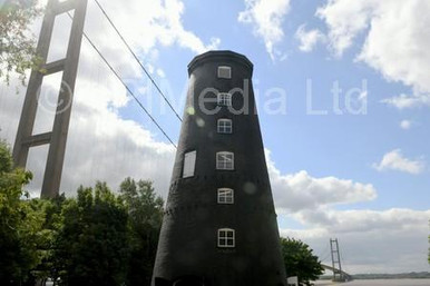 39023666-Hessle Whiting Mill alongside thge Humber Bridge - National ...