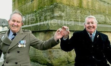 38896628-Former Ripon Hornblower George Pickles right and Nick Smith a ...