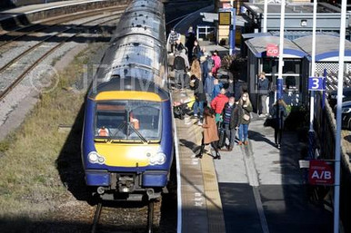 39228229-2nd November 2021 Harrogate trains. Pictured train arriving at ...