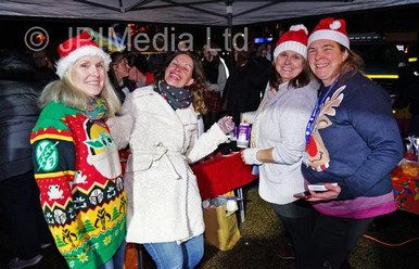 39618773-Matlock Christmas lights switch on. Highfield PTFA making hot ...