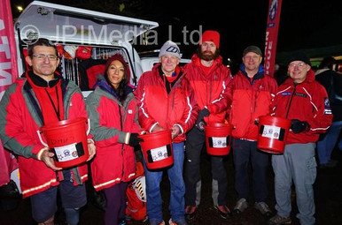 39618771-Matlock Christmas lights switch on. Derby Mountain rescue team ...