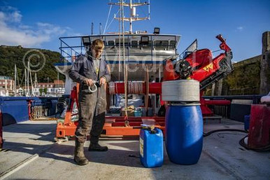 39198854-15 October 2021. . . . . . . Bosun Jake Smalley working on ...