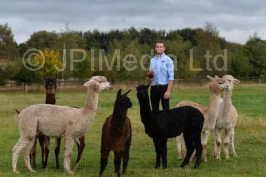 39204908-Ben and Emma Mosey at Minskip Farm Shop, near Boroughbridge ...