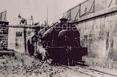 39151548-28 September 2021. . . . . The steam train Pecket exiting the ...