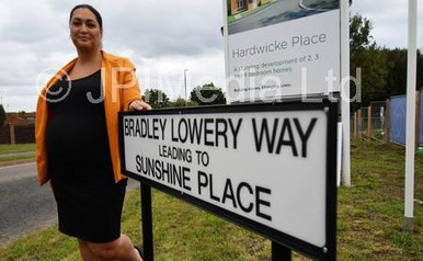 39150138-Gemma Lowery smiles as she is photographed beside the Bradley ...