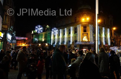 39619611-Mansfield Christmas lights switch on. - National World ...