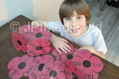 39227167-Harry Fletcher with his 2021 Poppy design. Picture by FRANK ...