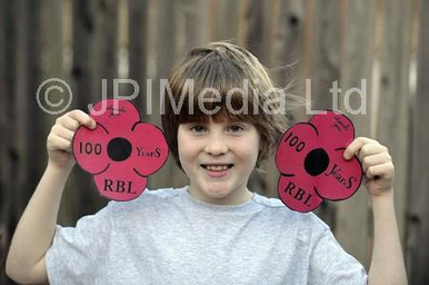 39227171-Harry Fletcher with his 2021 Poppy design. Picture by FRANK ...