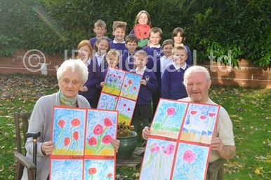39234499-Hebburn Lakes Primary School donation of 100 poppies to ...