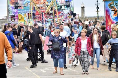 39092128-All the fun of the fair at Whitby Regatta. . . on The Pier and ...