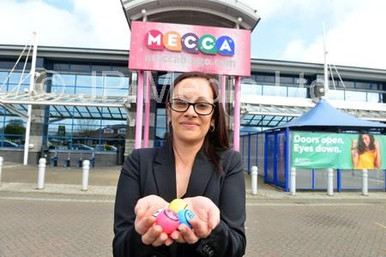 38977819-Hartlepool Mecca Bingo manager Michelle Doherty getting ready ...