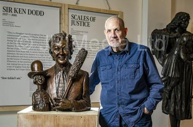 39409750-12 April 2022. . . . . Sculptor Graham Ibbeson with a copy of ...