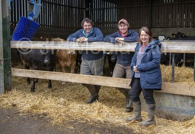 39409883-12 April 2022. . . . . Pam White, with sons Christian and ...