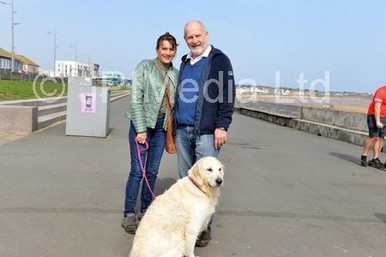 38934940-Out and about at Seaburn Beach during warm weather and the ...