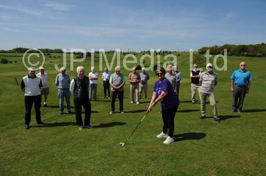 39000827-Alice House Hospice s Janice Forbes with members of the High ...