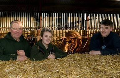 39303484-The Wilkinson family l to Jimmy, Beth, Luke at their farm near ...