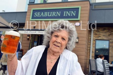 39004431-Official opening of the Seaburn Inn by local resident Lyn ...