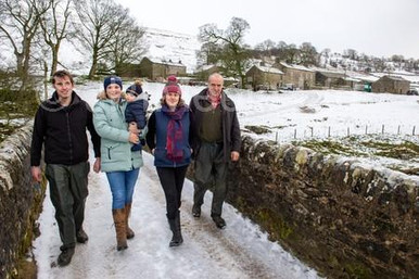38869023-Eddie and Ellie Hird with son James and Liz and Stuart Hird at ...