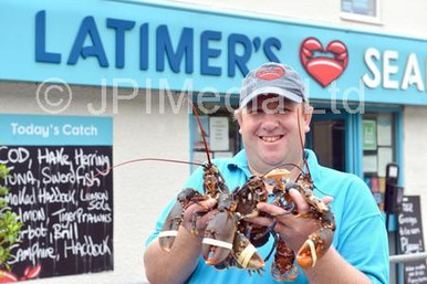 39050432-Latimer s Seafood owner Robert Latimer with fresh lobster as ...