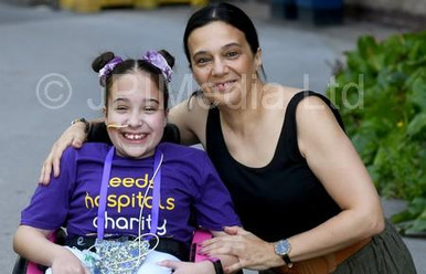 39054118-Sharon Booth with her daugjhter Matilda 9 outside Leed ...
