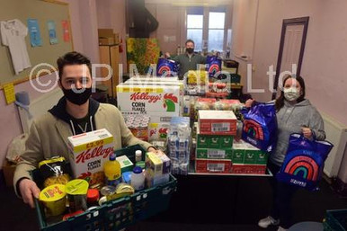 38879508-Southwick Neighbourhood Youth Project receive food donation ...