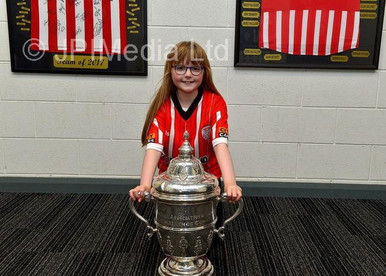 39622345-Derry City fan Billie-Jo Casey 10 pictured with the FAI Cup at ...