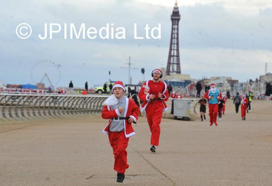 39623089-BLACKPOOL - 04-12-22 Blackpool promenade was a-wash with ...