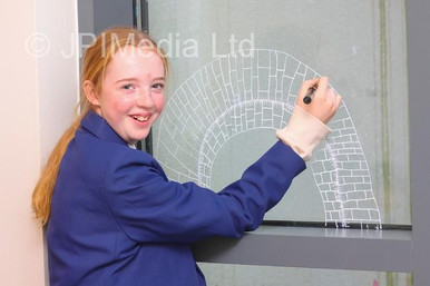 39623400-02 12 22 Forth Valley Royal Hospital. FVRH. Art pupils from ...