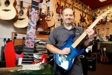 39625006-Business owner Steve Wright. Guitar Centre Southsea on ...
