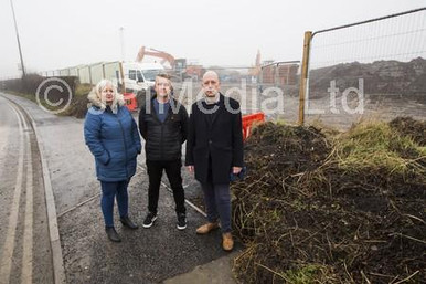 39307382-From the left, Sandra Mounsey, Duncan Mounsey and Dewsbury MP ...