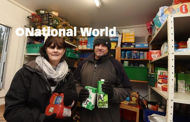39631014-WIGAN - 16-12-22 Volunteers Lynn Naylor and husband Ste at ...