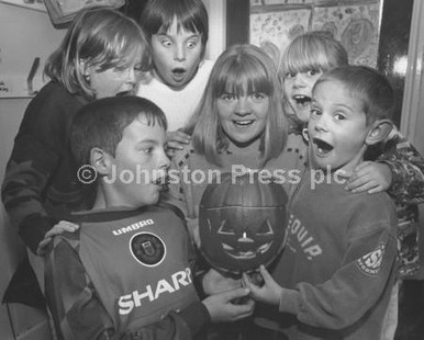 37079818-Pupils at Hunmanby Primary School getting spooked for ...