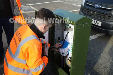 39642029-Kettering, visit by MP Philip Hollobone to Fibre Exchange ...