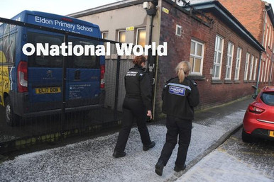 39643997-Photo Neil Cross; Police patrols at Eldon School, Preston ...