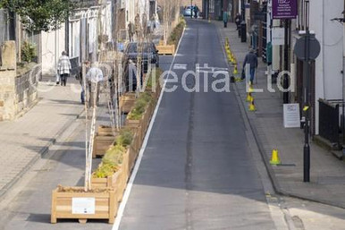 39385938-The part pedestrianisation of Ropergate in Pontefract. Picture ...